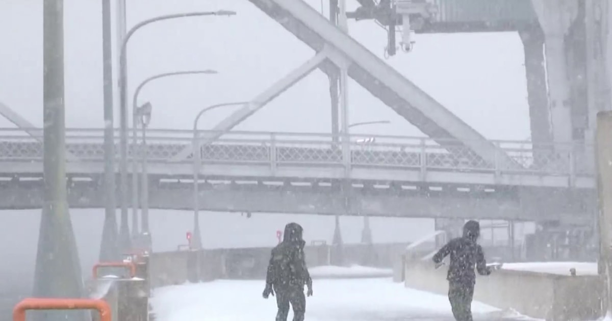 Powerful storm slams Midwest with heavy rain and snow