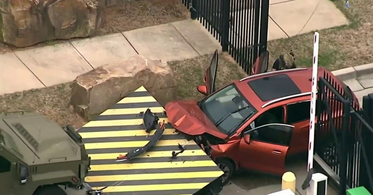 Man arrested after trying to ram car into FBI gate in Atlanta