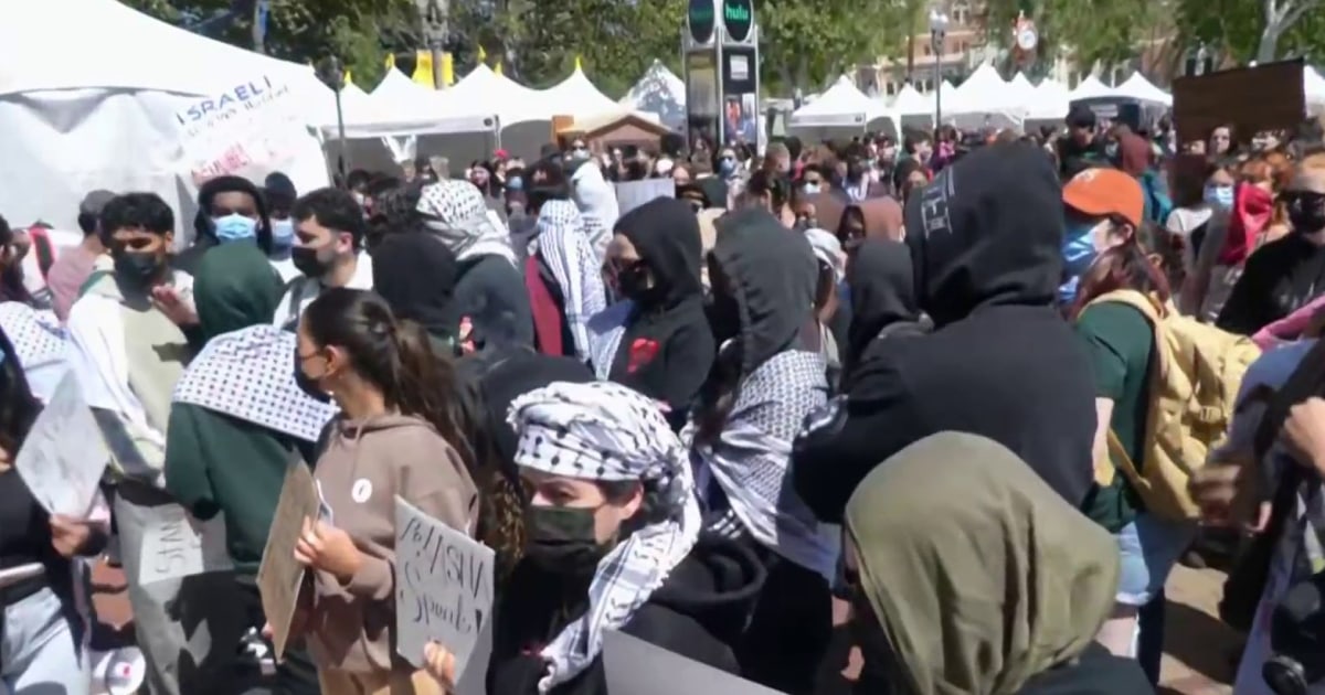 USC students protesting after pro-Palestinian valedictorian speech canceled