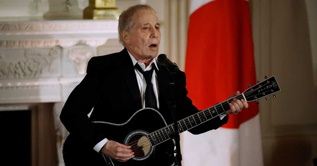 Paul Simon performs at White House dinner for Japanese PM