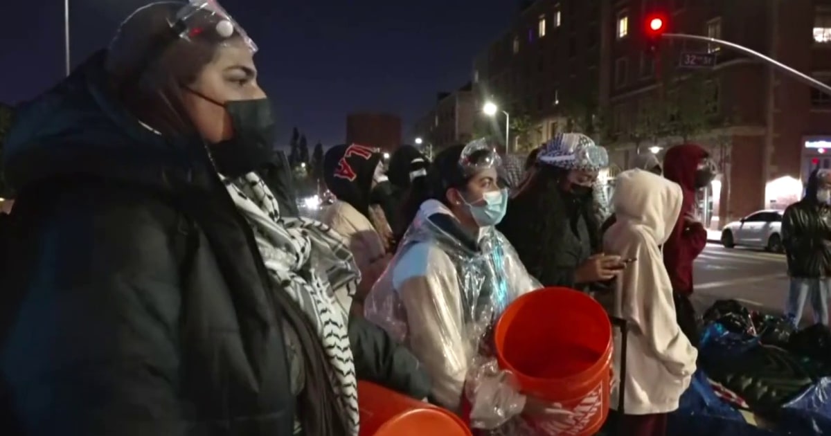 USC protesters vow to return after tents cleared by police