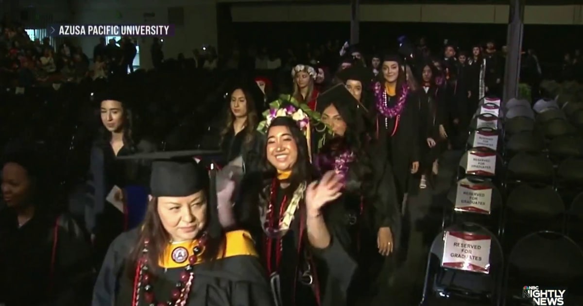Graduates pay heartfelt tribute to parents during graduation