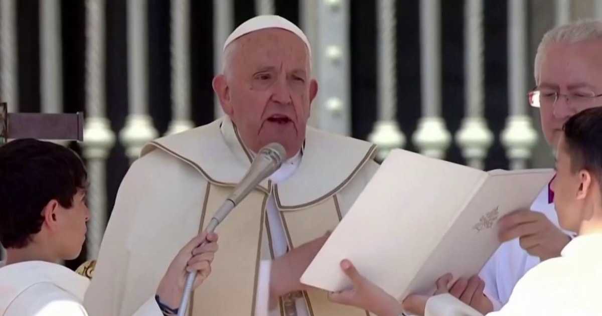 Vatican issues apology after Pope Francis uses homophobic slur