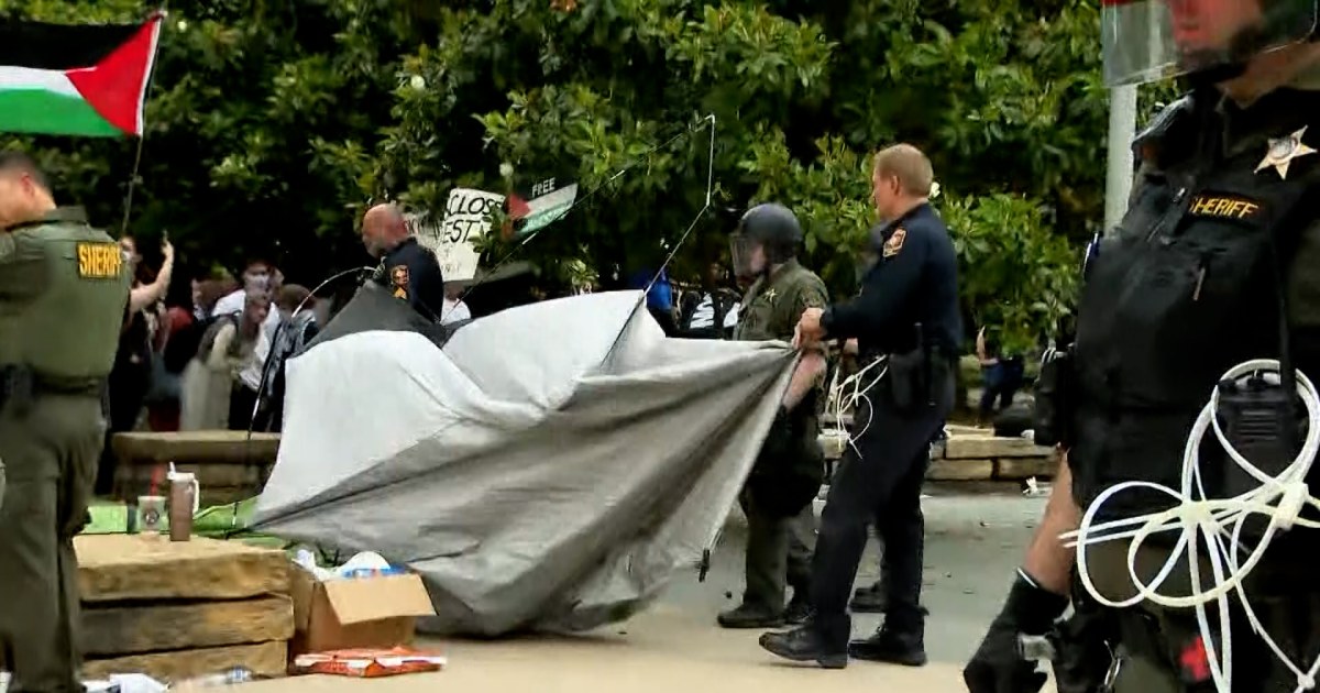 Police move into protest at UT Dallas