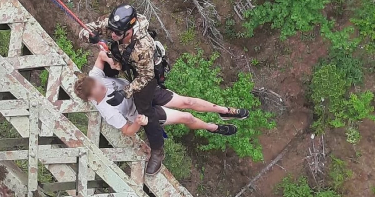 Teen survives 400-foot fall into Washington state gorge