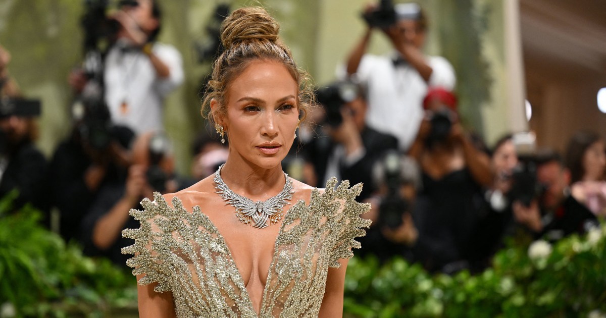 Co-chair Jennifer Lopez arrives at 2024 Met Gala