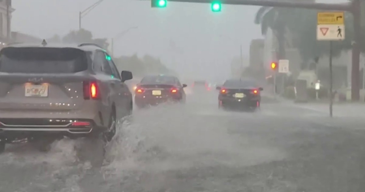 Heavy rain leads to flash floods across south Florida