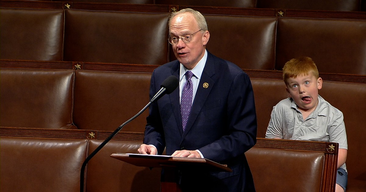 Congressman’s son makes faces during his dad’s speech on House floor