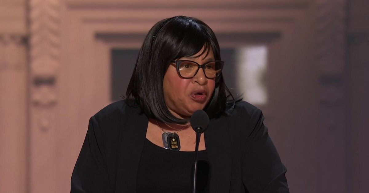 RNC crowd boos at mention of Manhattan D.A. Bragg