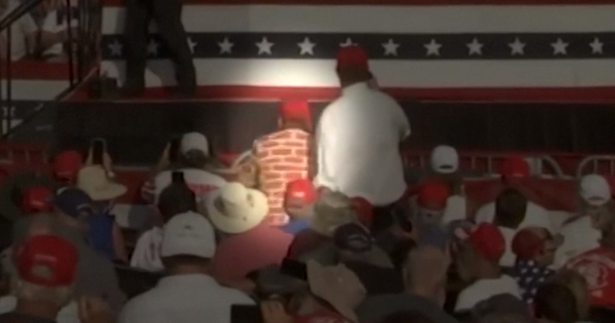 Eyewitness was in front of lectern during Trump assassination attempt