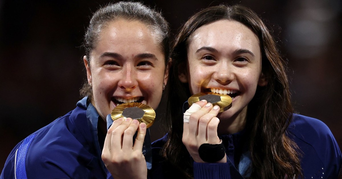 Lee Kiefer, Lauren Scruggs lead U.S. to first-ever fencing team gold