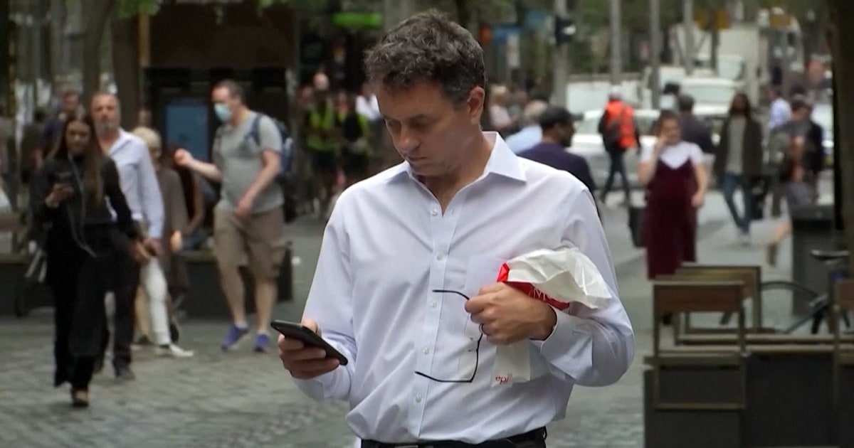 New law allows Australians to 'disconnect' outside work hours