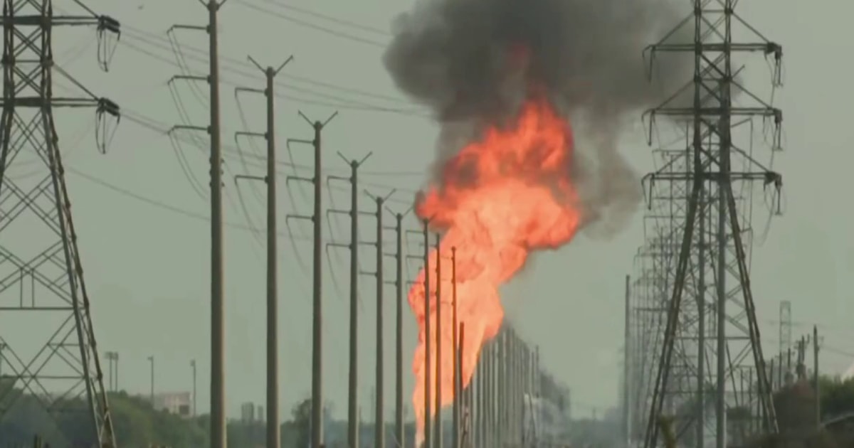 Texas pipeline explosion forces thousands to evacuate