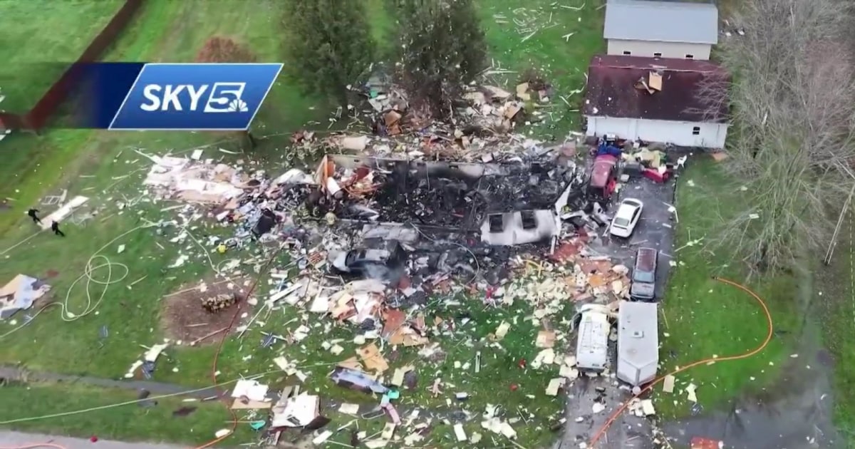 House explosion kills two people in Bethel, Ohio