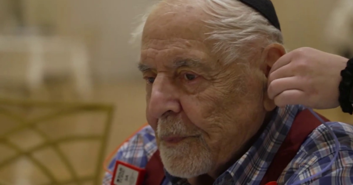 Holocaust survivors in New York gifted with hearing aids by nonprofit