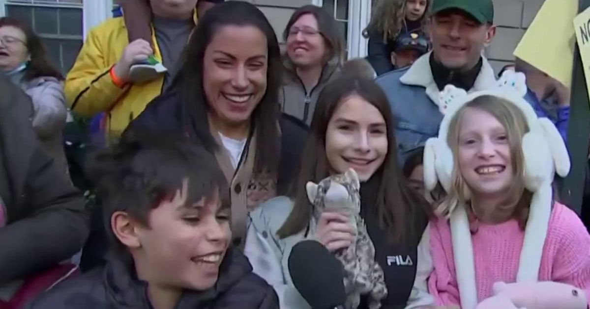 Kids share excitement as balloons are inflated for Macy's Thanksgiving ...