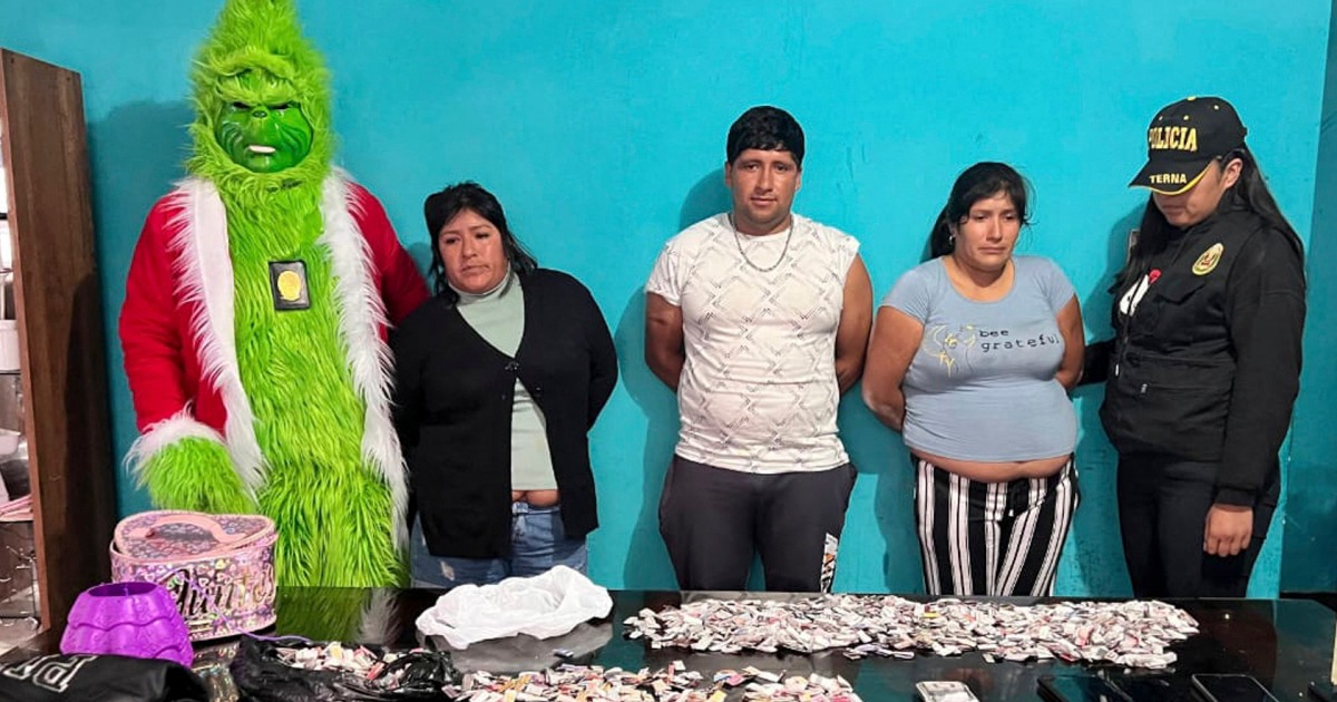 Police officer dressed as the Grinch leads drug bust in Peru