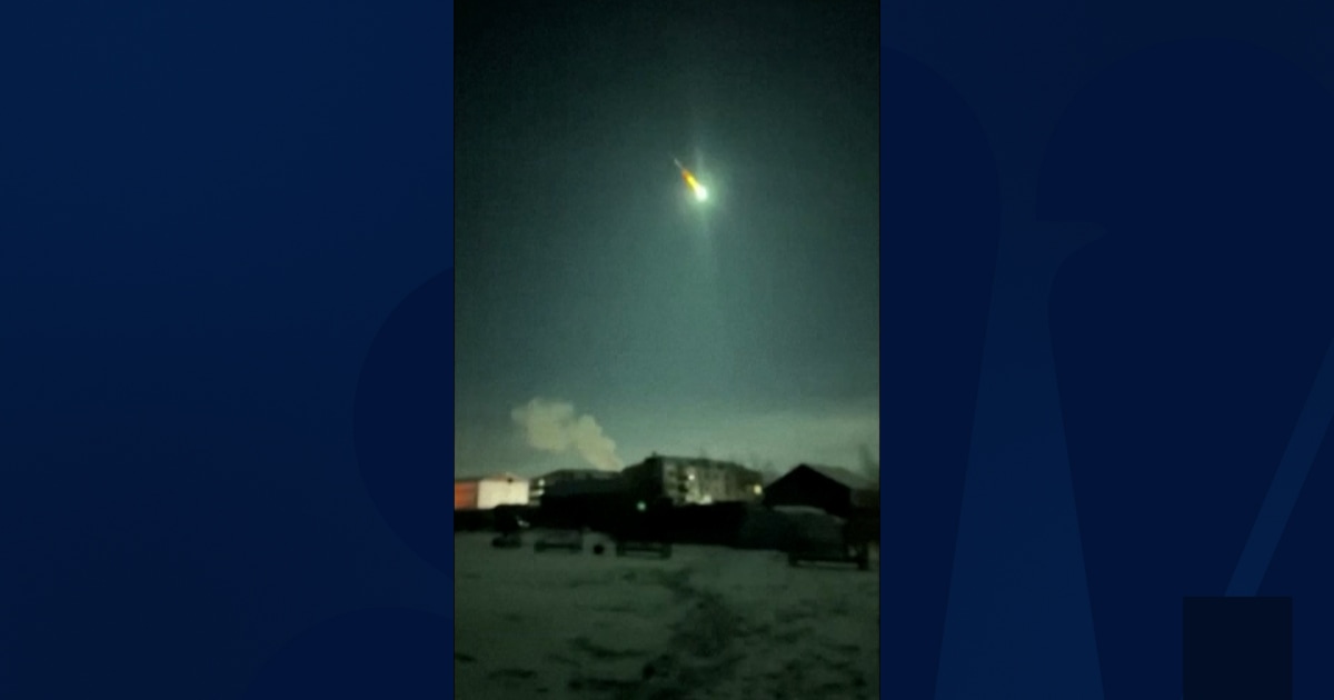 Asteroid lights up the Russian sky, producing a fireball