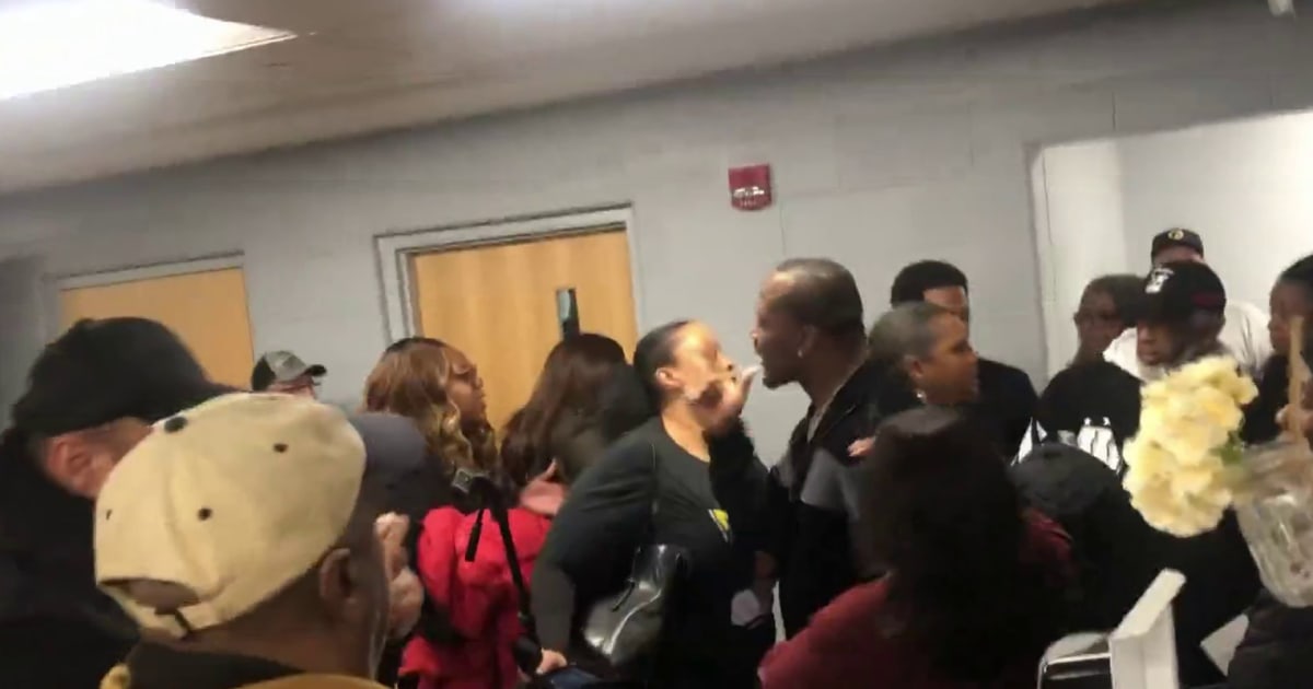 Illinois mayor involved in board meeting brawl
