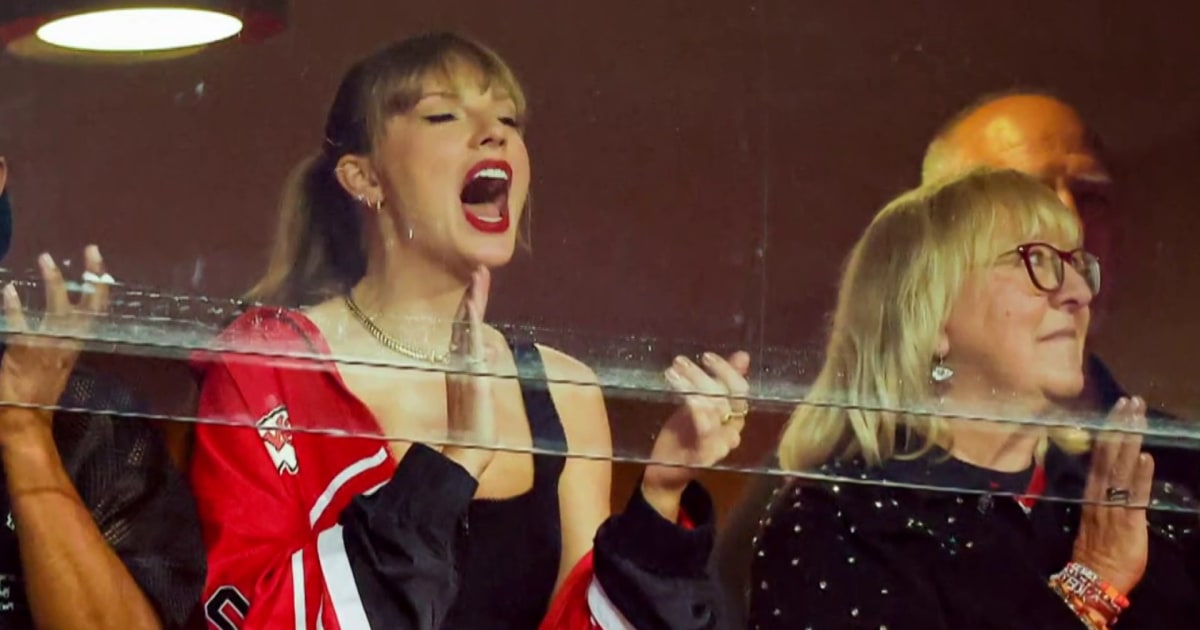 Taylor Swift booed by Eagles fans at Super Bowl