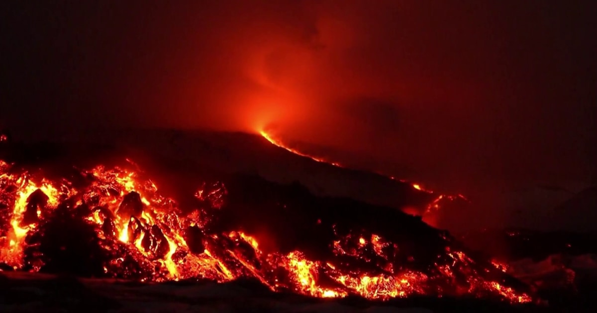 Italy volcano eruption attracts thrill-seeking tourists and alarms ...