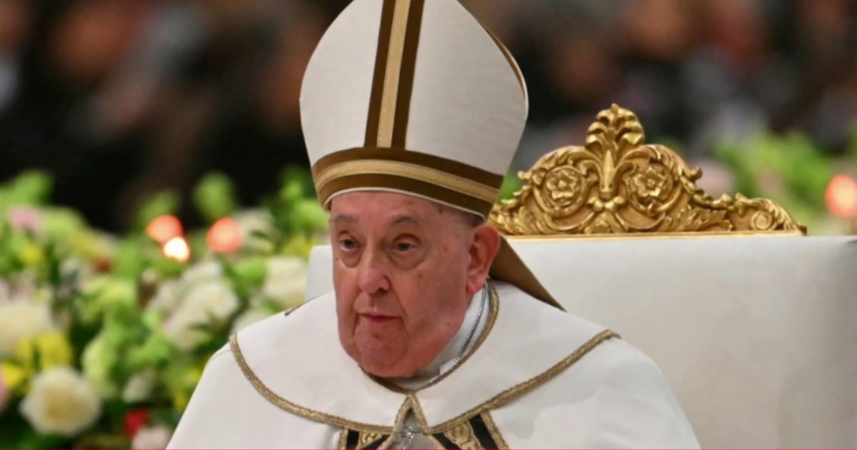 Pope in critical condition but ‘resumes work’