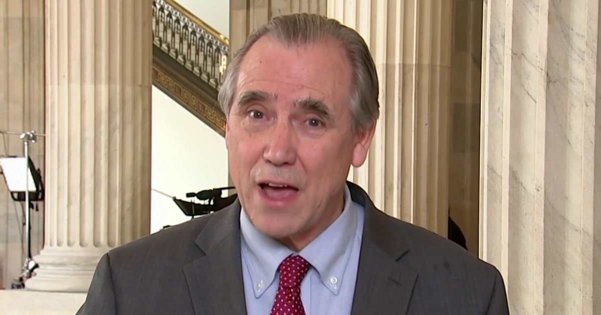 Senators face ‘two difficult choices’ over crunch to avoid government ...