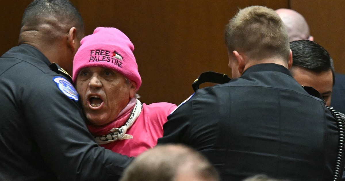 Protesters interrupt Senate hearing on worldwide threats