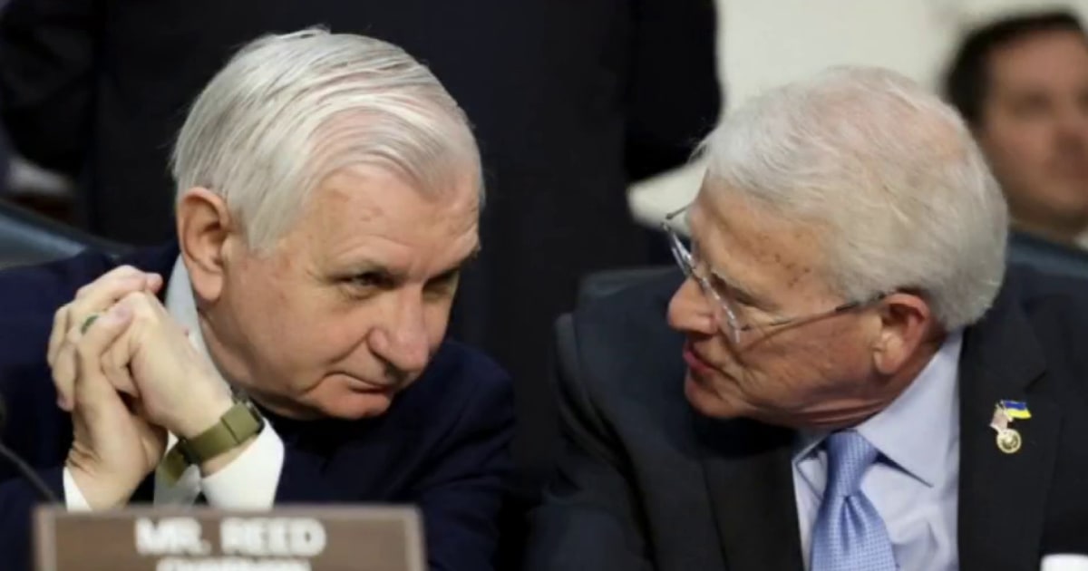 Bipartisan group of senators call for an investigation into Signal ...