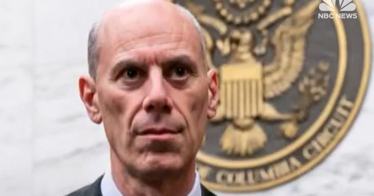 Judge threatens Trump officials with contempt charges