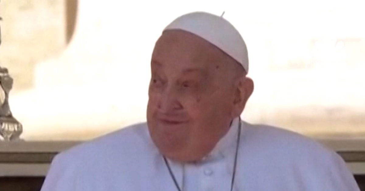 Pope Francis makes first appearance since hospital stay