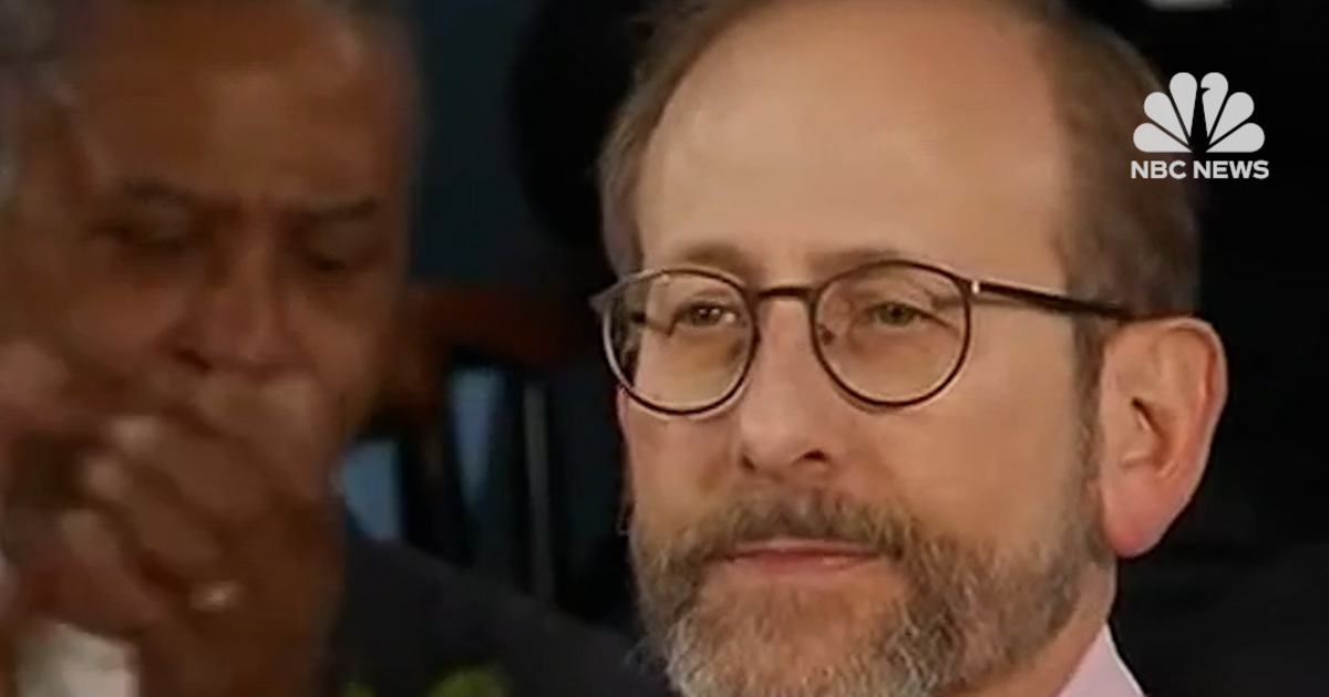Big cheers for Harvard's president