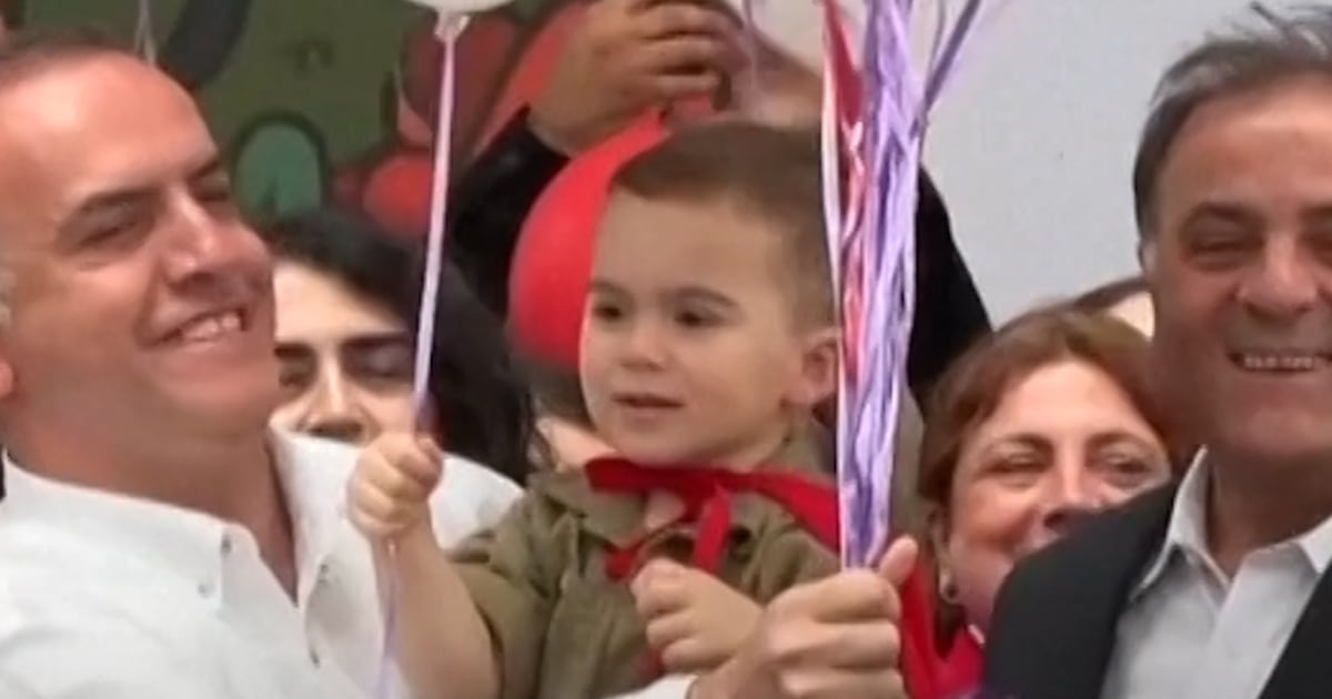 Thousands celebrate baby beating cancer in Istanbul