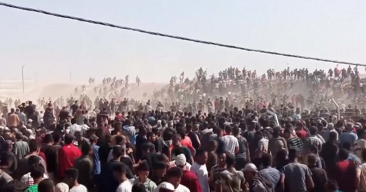 Crowds rush into aid distribution center in Gaza