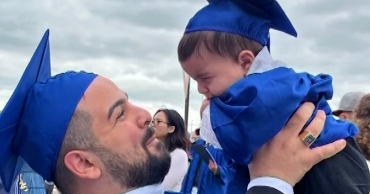 Dad goes viral at college graduation