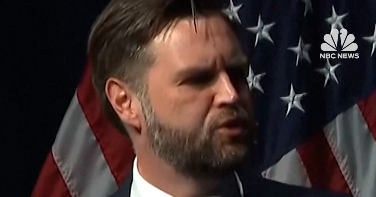 Vance flips middle finger during Republican dinner