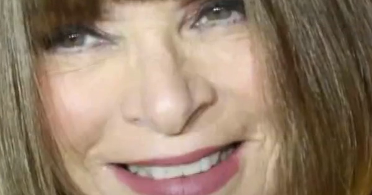 Anna Wintour steps down as editor-in-chief of Vogue