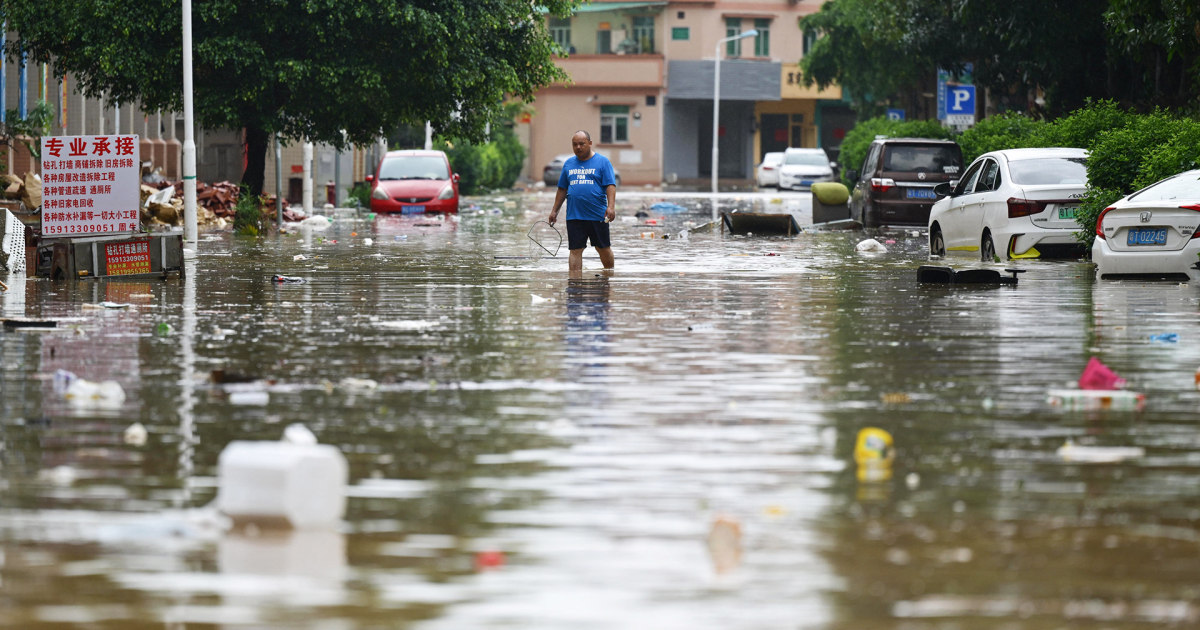 Record breaking rain causes flash flooding in central China