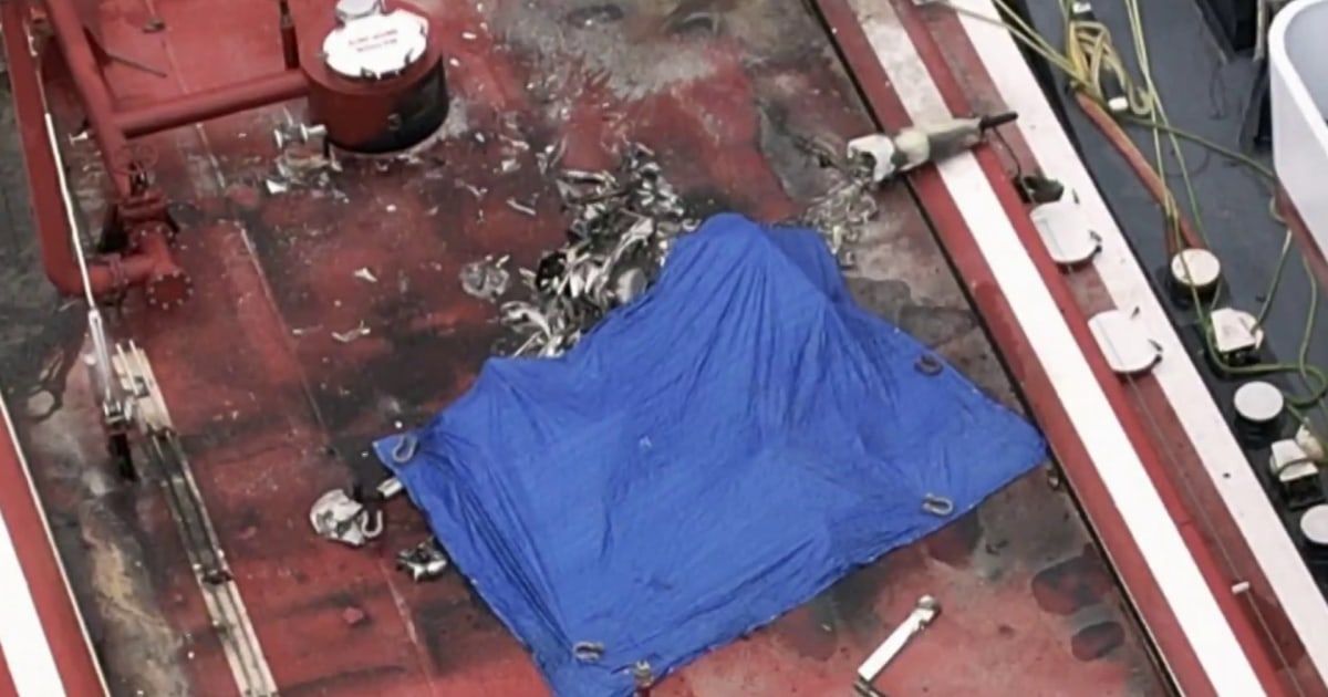 Helicopter crashes into barge on Mississippi River killing two people