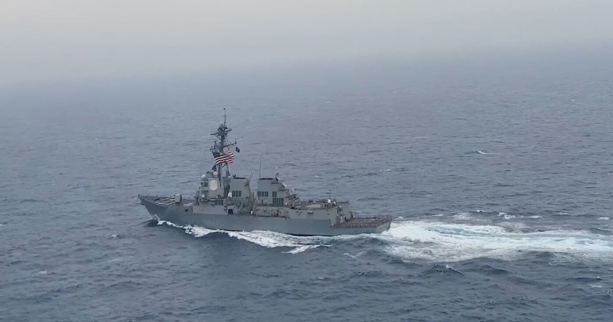 Source: U.S. plans to deploy warships near Venezuela