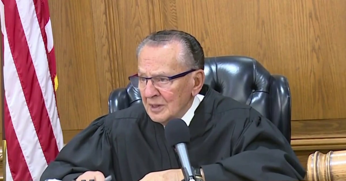 'World's nicest judge' Frank Caprio dies at 88 after cancer battle