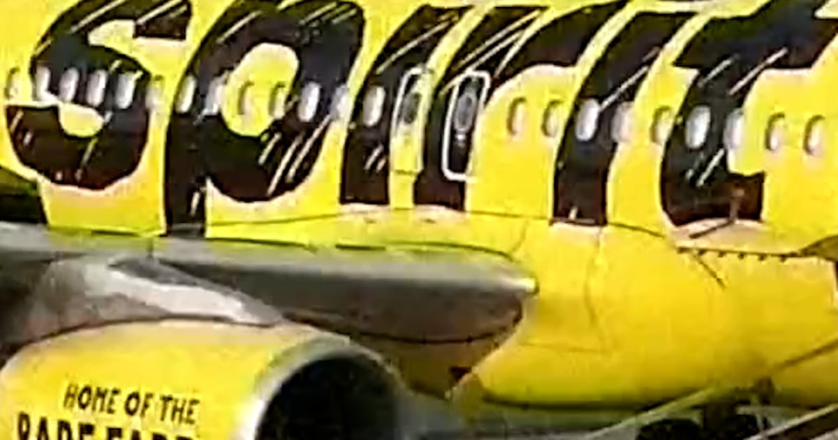Spirit Airlines warns of closure amid financial trouble