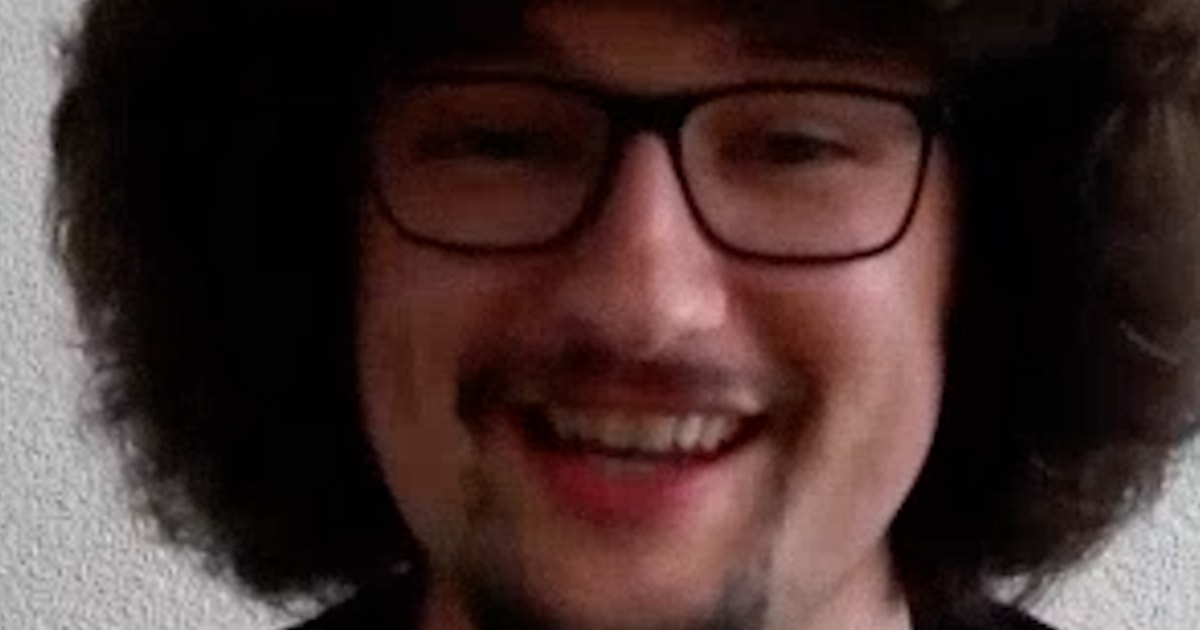 Fan grows hair out for 320+ days for Manchester United