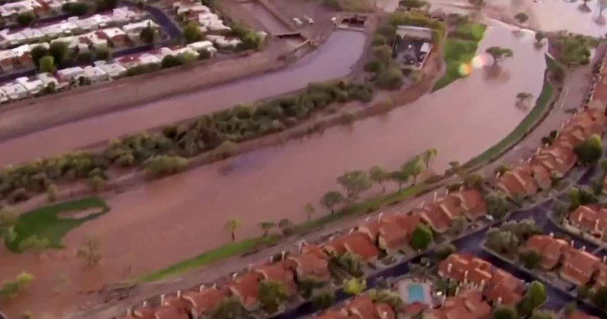 At least 4 dead after flash flooding in Arizona