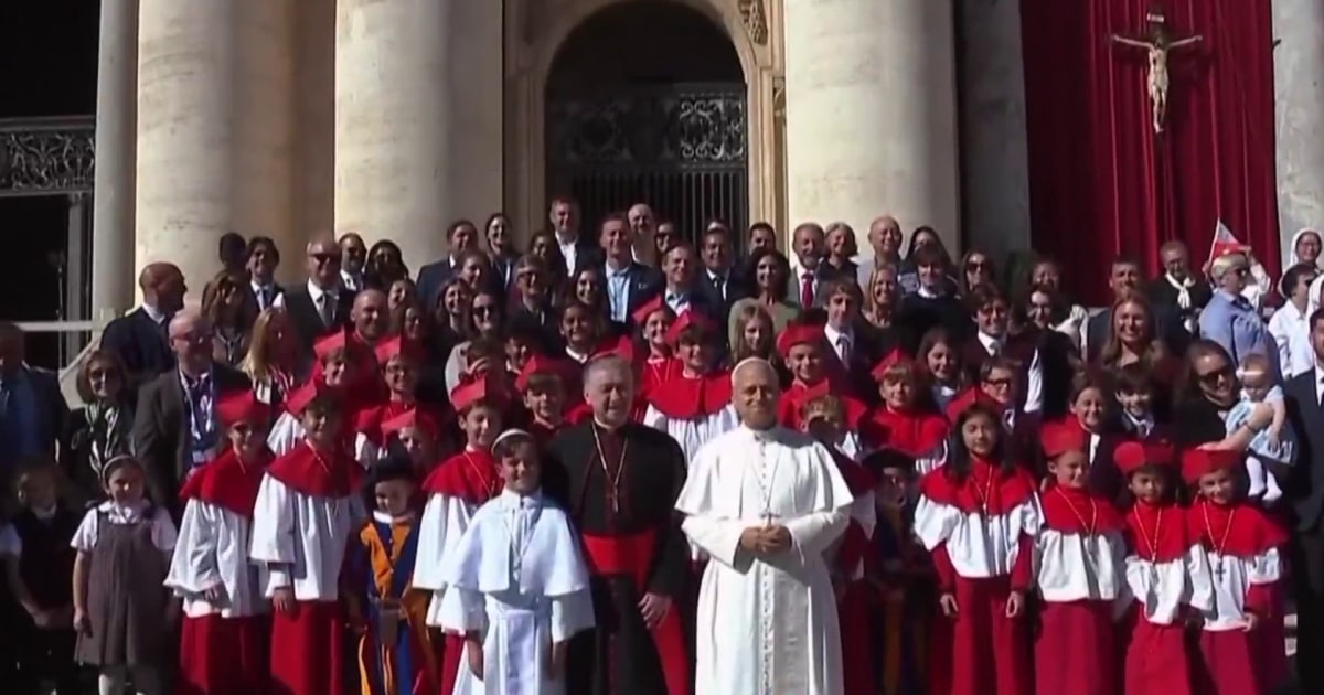 Chicago students who held mock classroom conclave meet the pope