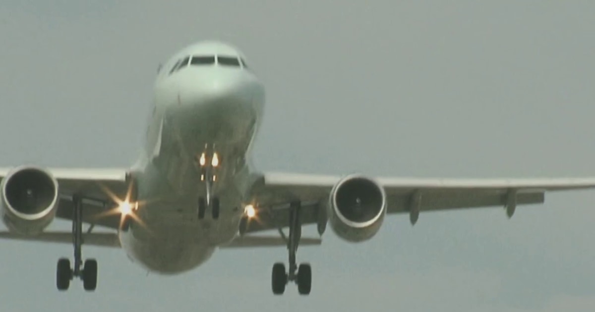 American Airlines flight makes emergency landing after fumes fill cabin