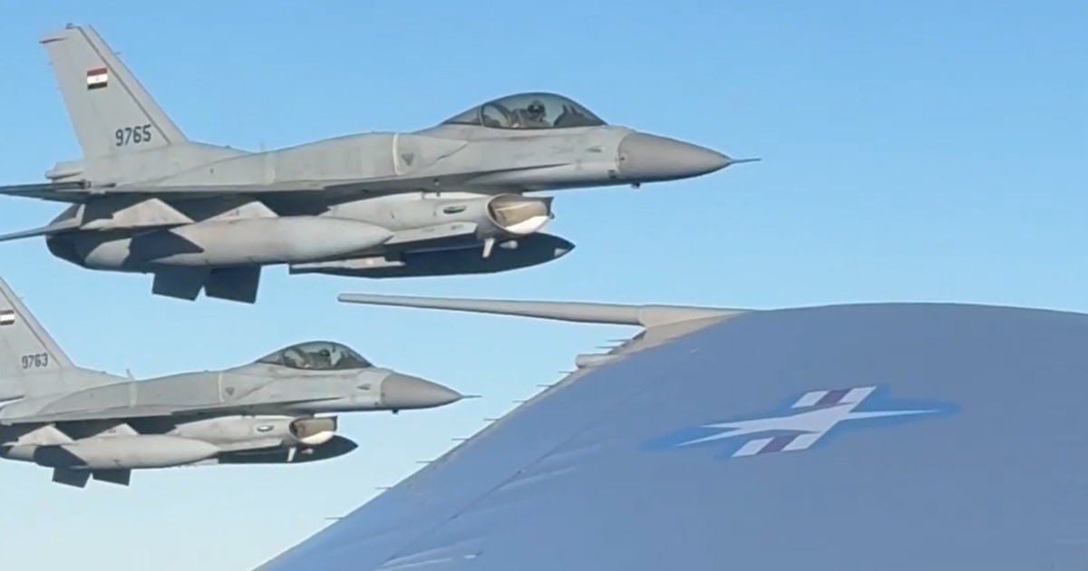 Egyptian fighter jets escort Air Force One