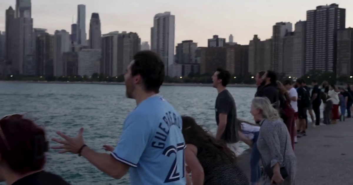 Chicago's 'Scream Club' gathers to blow off steam