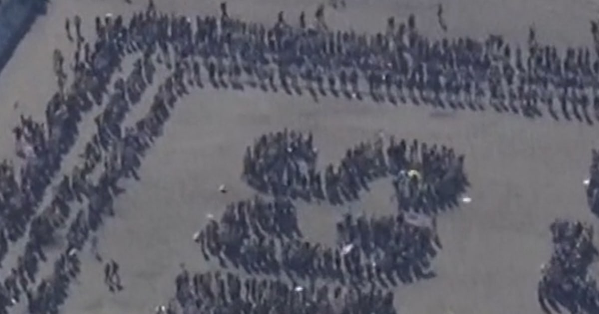 'No Kings' human banner formed in San Francisco