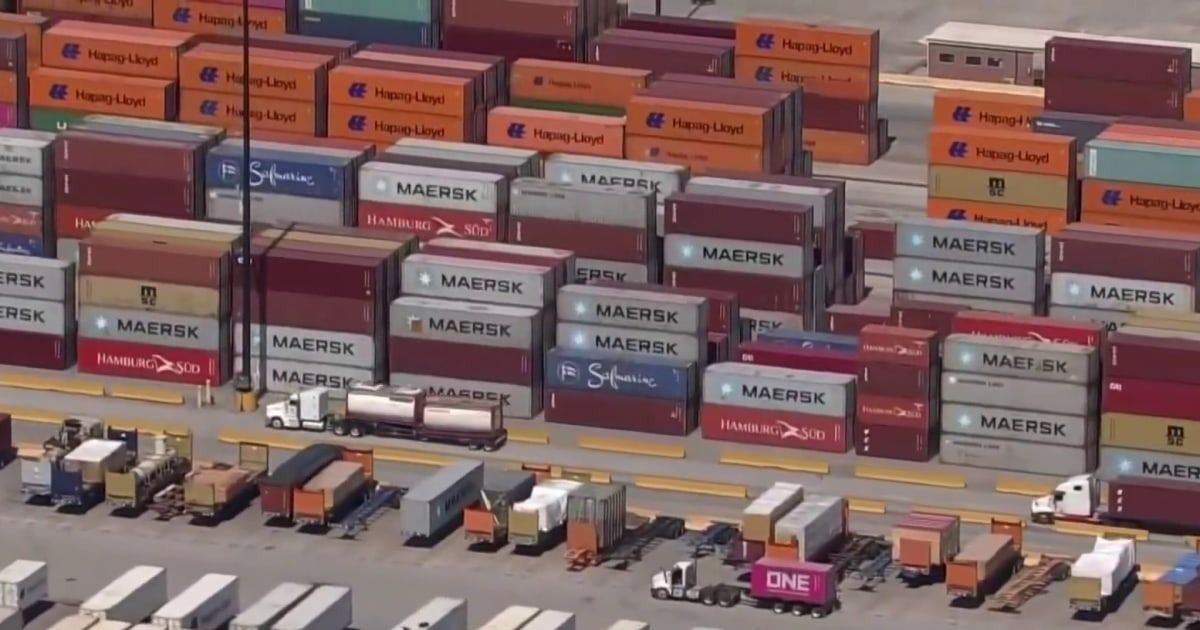 Supreme Court hears oral arguments in Trump tariff case